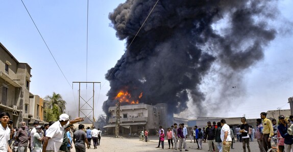 18 killed, 5 injured in blast at illegal firecracker godown in Gujarat ...