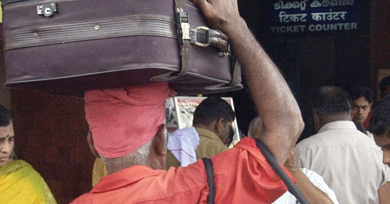 Head load workers assault family for refusing 'nokkukooli' | head load ...