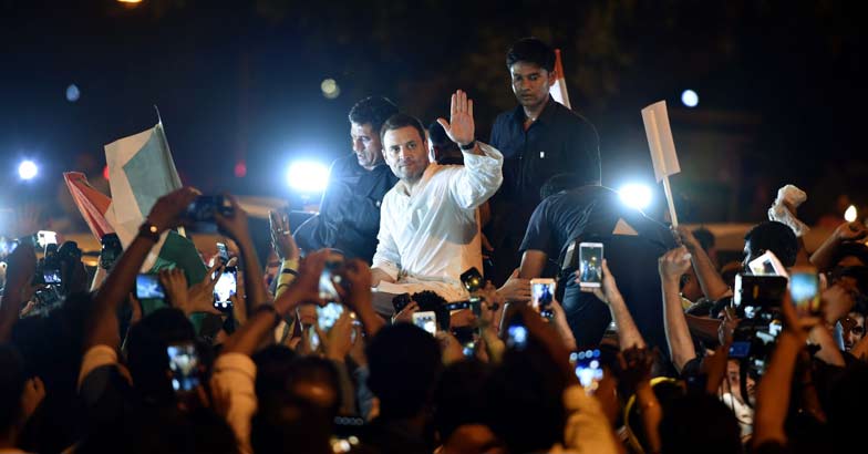 Rahul leads candlelight march at India Gate, asks PM to begin 'beti ...
