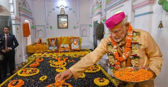 Tharoor asks why PM Modi doesn't wear skull cap, BJP fumes | Modi ...