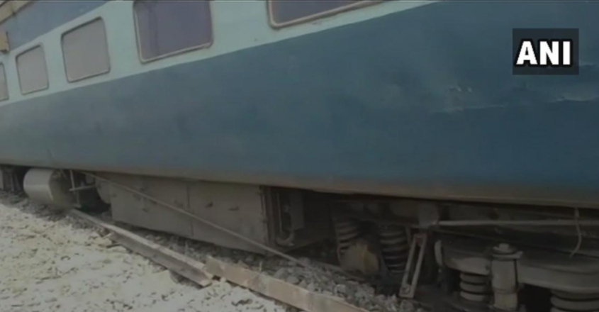 Chhapra-Surat express derails in Bihar, 4 injured | Nation news ...
