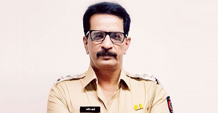 Is encounter specialist Pradeep Sharma, who quit police force, flirting ...