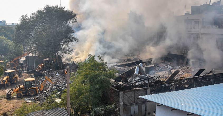 One firefighter killed, 14 others injured in Delhi factory fire | India ...