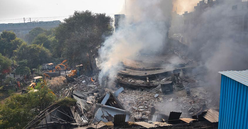 One firefighter killed, 14 others injured in Delhi factory fire | India ...