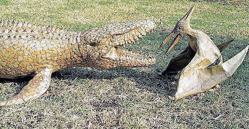 Thrissur artist turns cardboard into stunning dinosaurs | Kerala News ...