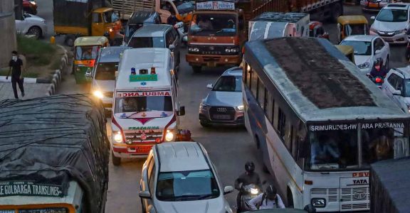 India records highest single-day spike of 29k cases, tally nears 10 ...