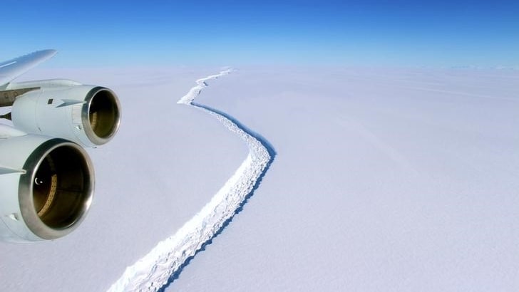 Massive iceberg on the verge of split from Antarctic ice shelf