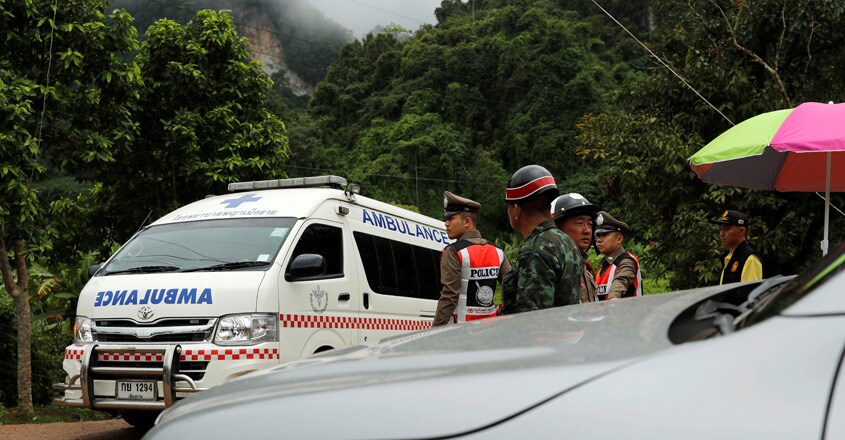 Thai divers begin operations to rescue kids amid rain threat | Thailand ...