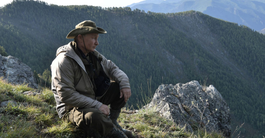 Russian prez Putin takes a hiking break in Siberia