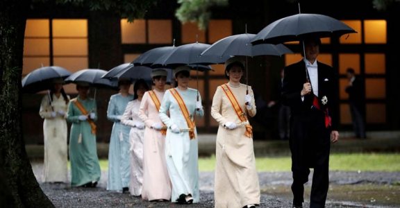 In ancient throne ritual, Japanese emperor vows to fulfil duty | World ...