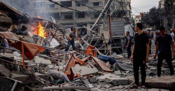 Israel Takes Control Of Gaza Border Over 187 500 Gazans Displaced