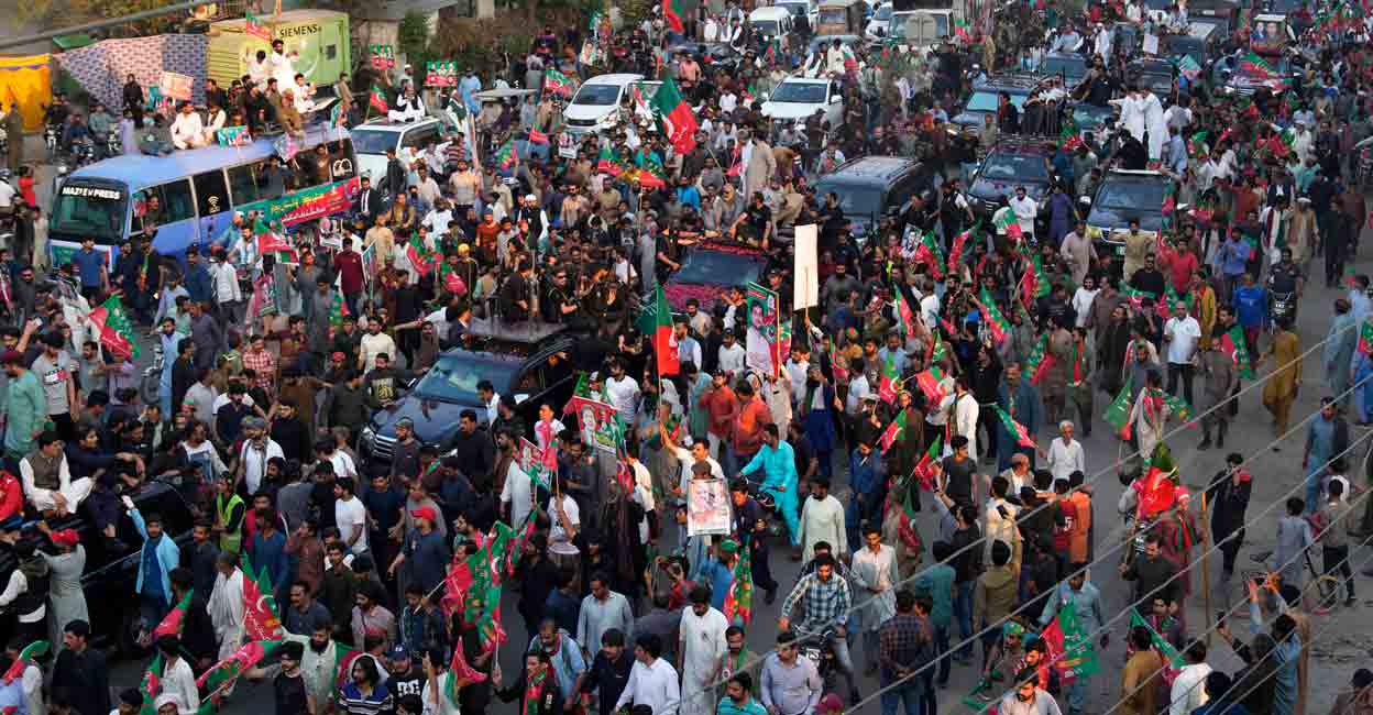 Imran Khan arrest likely today, former Pak PM leads huge rally in ...