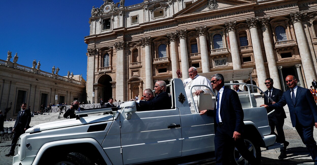 Pope allows women to vote at bishops meeting for first time