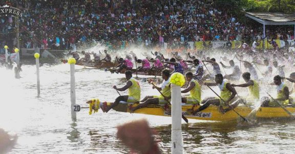 68th NTBR: Mahadevikadu Kattil Thekkethil Chundan lifts Nehru Trophy ...