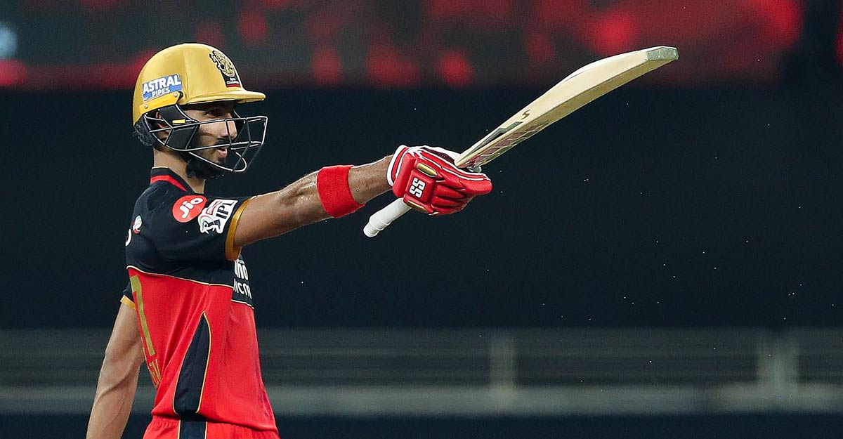 RCB beat Mumbai Indians in thrilling Super Over game | IPL 2020 ...