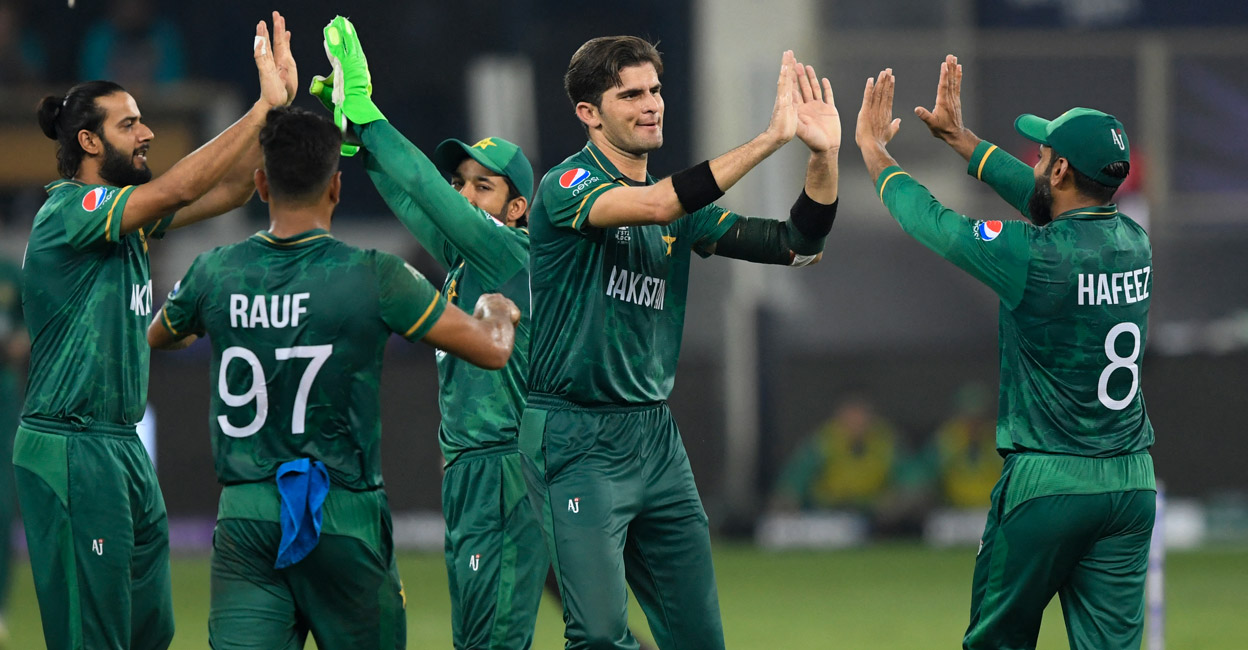Pakistan hail Babar Azam & Co. after historic win | T20 World Cup News ...