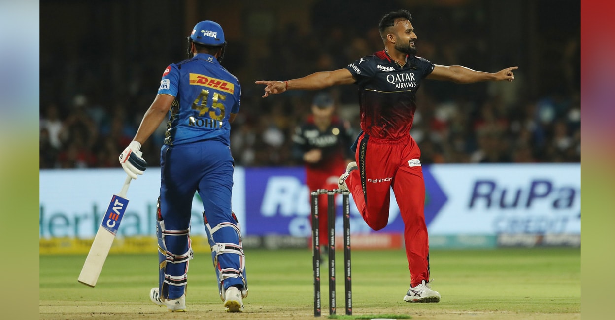 IPL: Kohli, du Plessis power RCB to comfortable win over Mumbai Indians