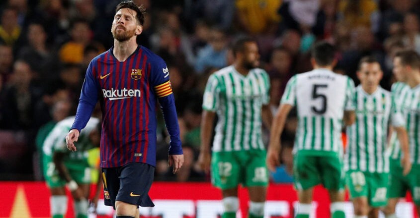 Messi returns but Barcelona fall to first defeat at home