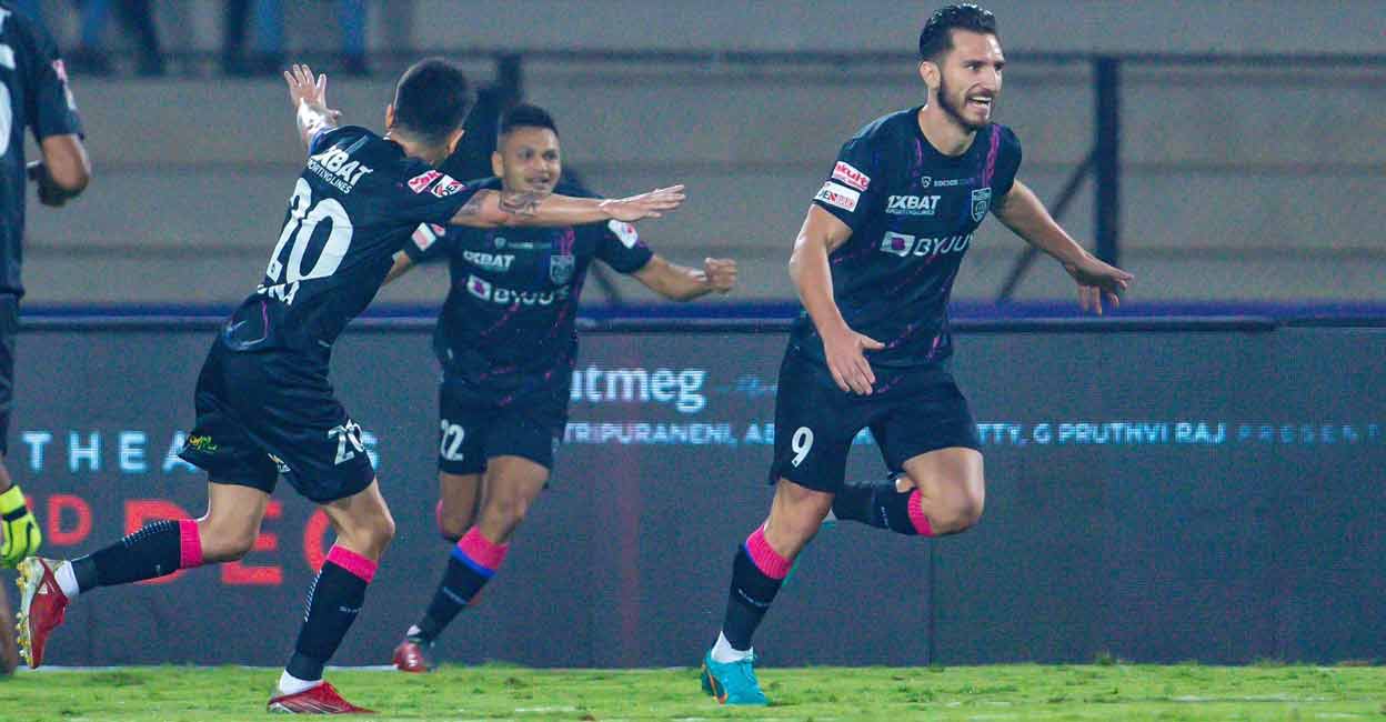 ISL: Blasters end Hyderabad's unbeaten run, Diamantakos scores winner
