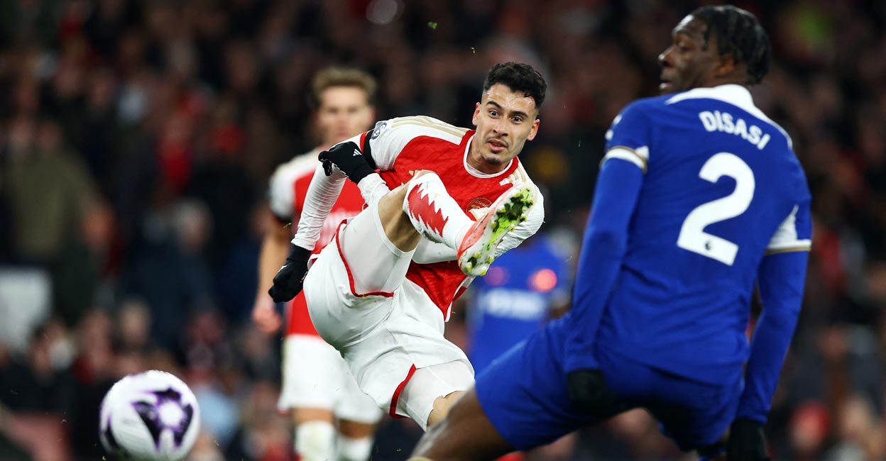 Premier League: Arsenal hammer Chelsea to boost title hopes | Football ...