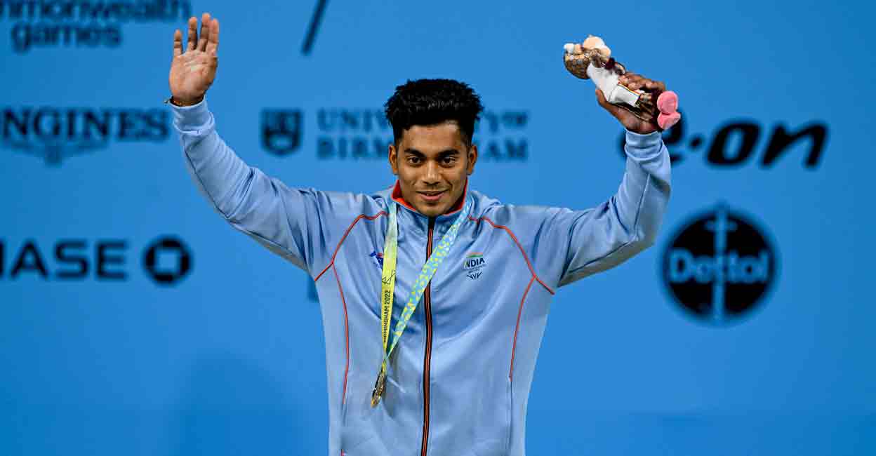 Weightlifter Achinta Sheuli bags India's third gold at CWG | Manorama ...