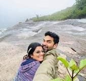 Amrutha Suresh, Gopi Sundar mesmerized by vibrant beaches in Pattaya