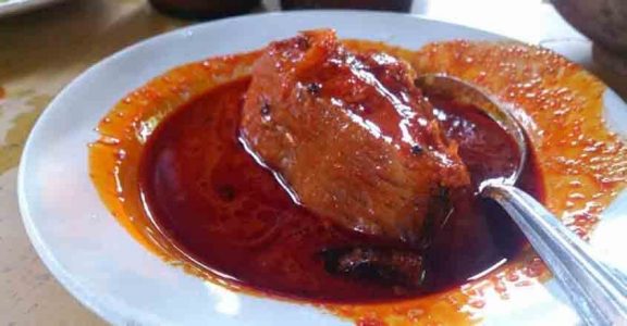 Le Kanchees beckons with its unique fish sadhya | fish | dishes ...