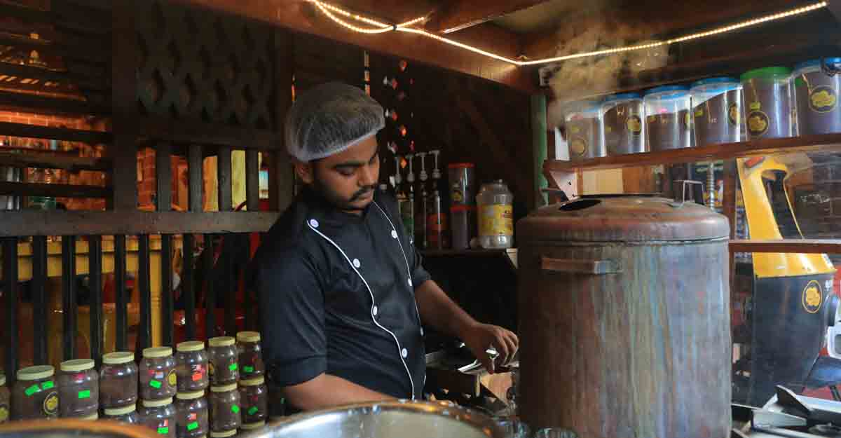 Chill out at Adaminde Chayakada after hitting the Kozhikode Beach ...