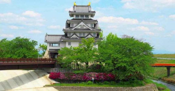 Believe it or not, this Japanese castle was built in one night | Travel ...