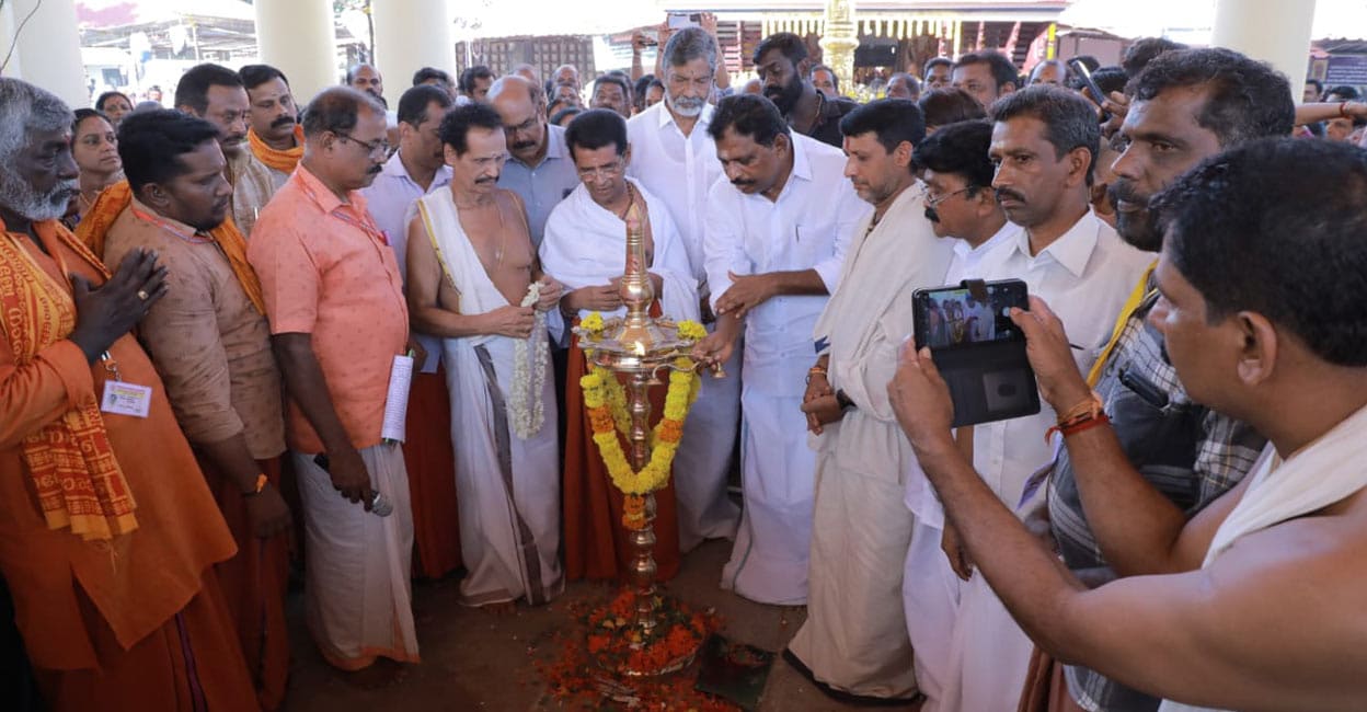 Chakkulathukavu pongala festival: Thousands celebrate the festival with ...