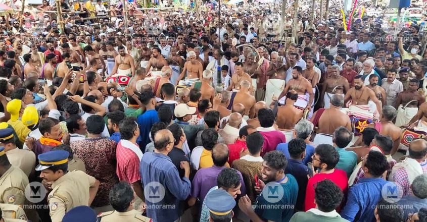 Thrissur Pooram: 'Kudamattam' ends leaving festival lovers spellbound