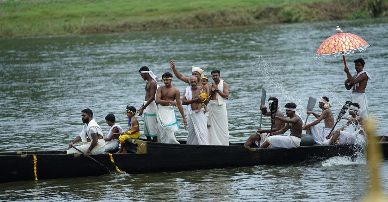 Photo feature: Aranmula Ashtamirohini valla sadya at the famed Sree ...