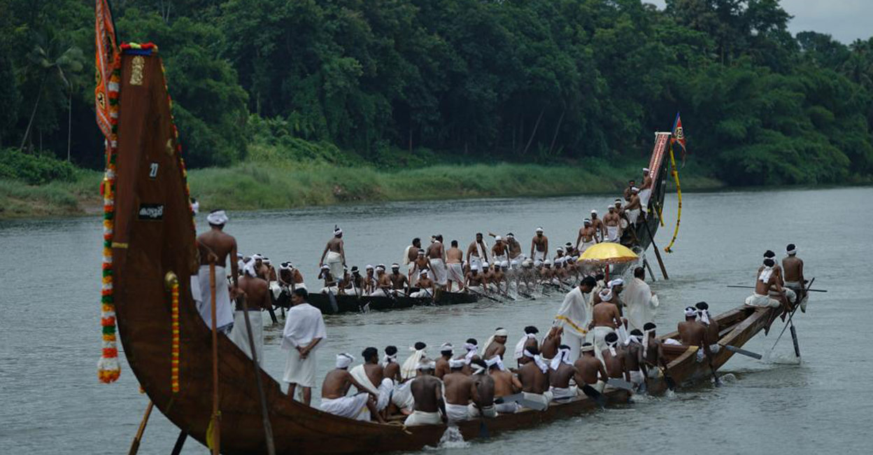 Photo feature: Aranmula Ashtamirohini valla sadya at the famed Sree ...