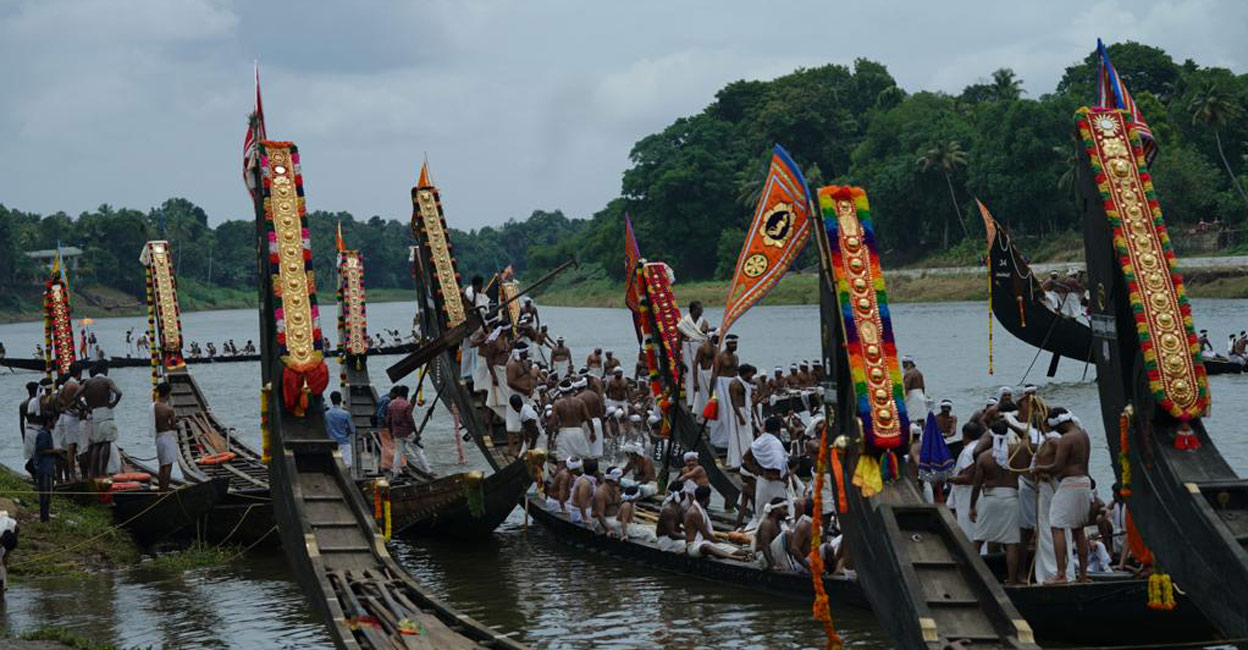 Photo feature: Aranmula Ashtamirohini valla sadya at the famed Sree ...